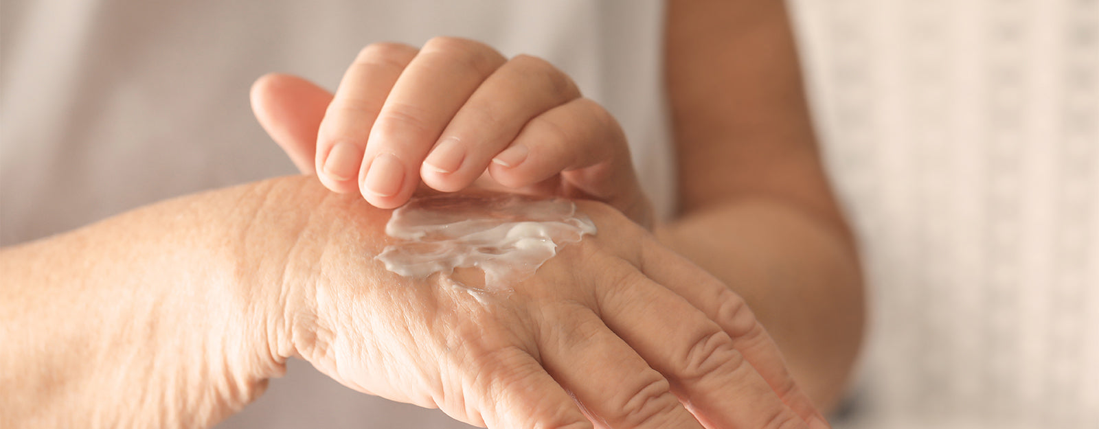 Xérose cutanée : démangeaisons et sécheresse des peaux matures ...